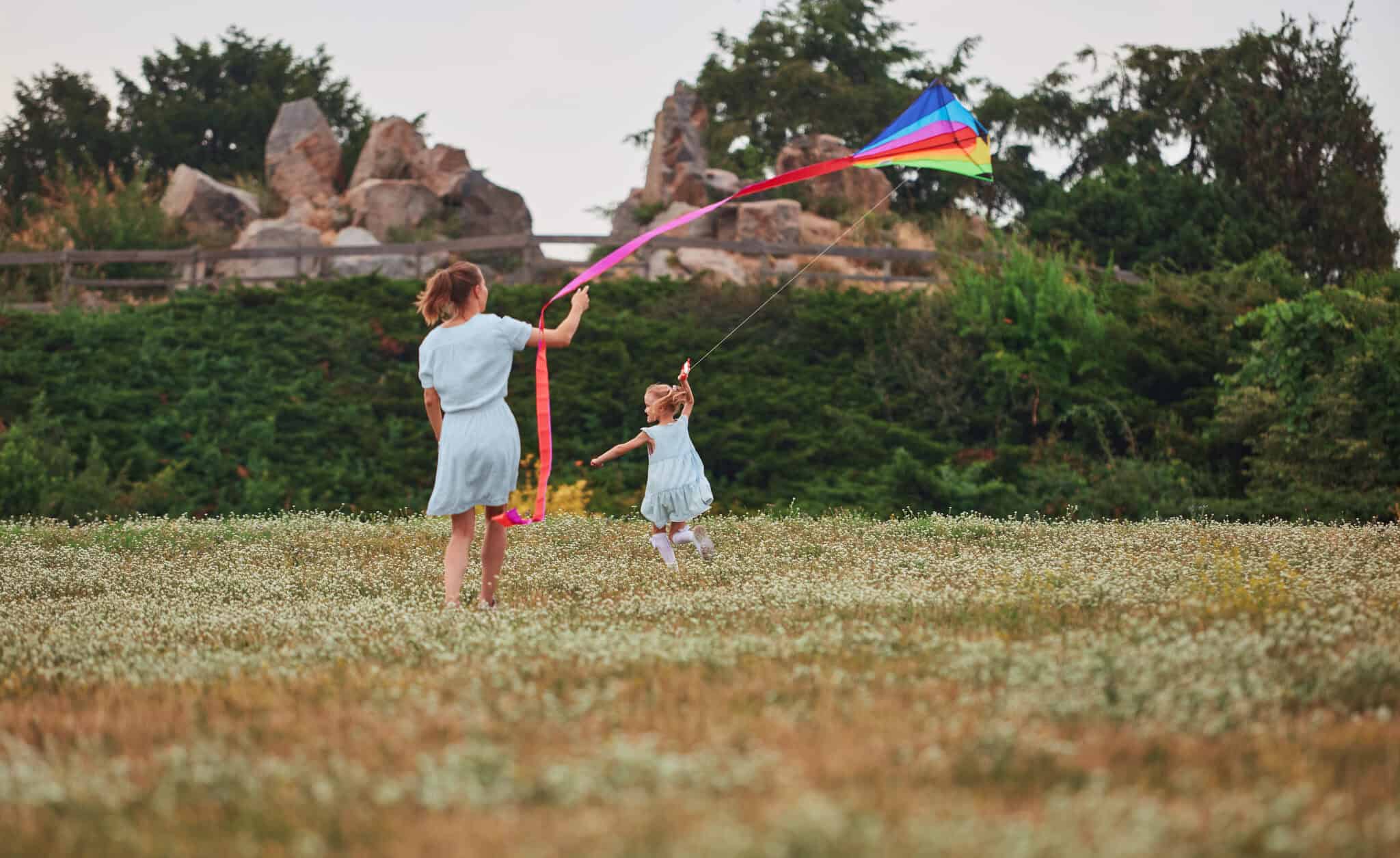 100 Kid-Friendly Summer Activities to Bring You Closer - JordanHallie.com